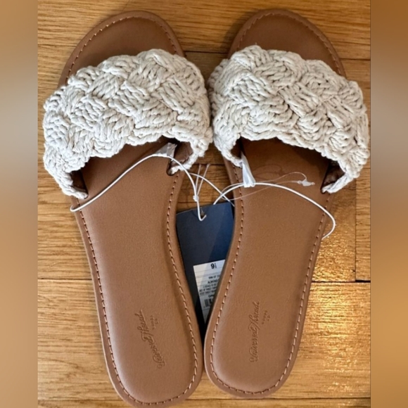 Universal Thread | Shoes | Nwt Universal Thread Flat Sandals Size 95 ...
